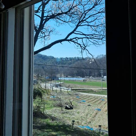 박노해의 걷는 독서 모든 주의는 너무도 간단하게 인간성을 모독한다 아무리 좋은 주의라도 주의는 삶을 하녀 취급한다 그 어떤 주의도 삶의 주인이게 하지 말고 좋은 삶이