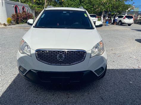 Corotos Se Vende Una Jeep Ssang Yong Korando 2013 De Color Blanco De Gasolina Poco Uso