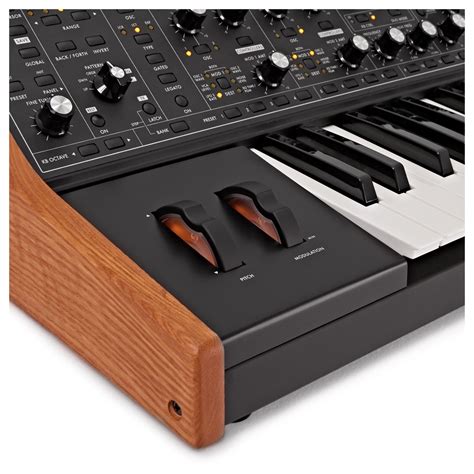 Moog Subsequent 37 Analog Synthesizer Gear4music