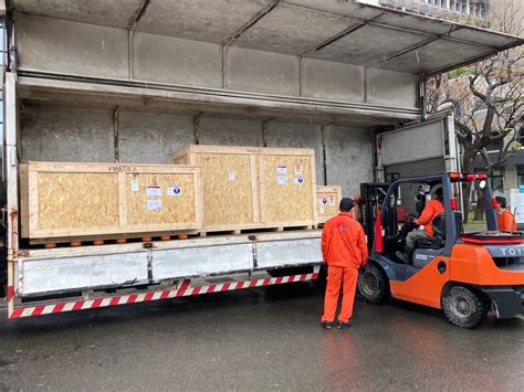 【岩芯數位化之利器 電腦斷層掃描】 黃致展助理教授、劉雅瑄主任 在2050淨零碳排的目標之下，舉凡 碳封存、 地熱資源、 風場 架設乃至 核廢料儲存場址，都需透過地下和水下岩芯的分析