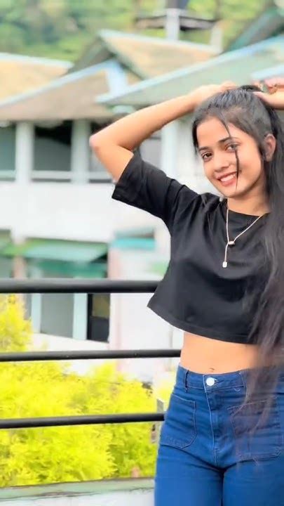 එයා ලස්සන ගැනු ළමයෙක් 😍 Srilanka Girl Viralvideo Trending Cute Foryou Fashion Shorts