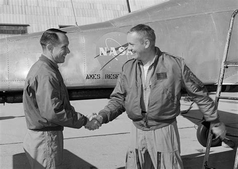 С чем носить бомбер в 2024 году идеи образов модные фасоны Внешний вид Ценности