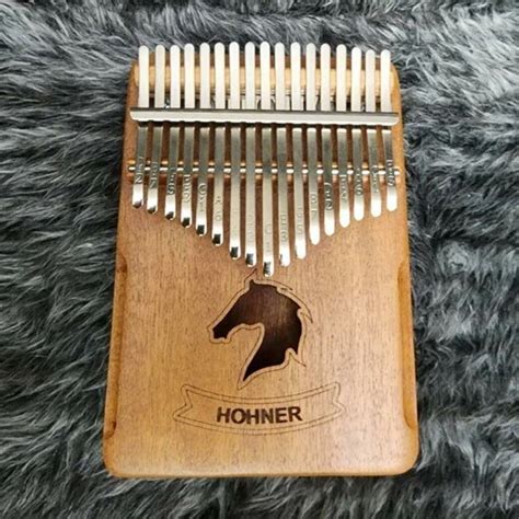 خرید و قیمت کالیمبا چوبی هوهنر طرح اسب همراه با چکش و تیغه ی خارجی