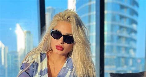 بالفيديو مي حلمي في مرمى الانتقادات بسبب شكلها وبرنامجها الجديد