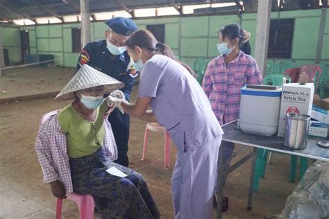 ငါန်းဇွန်မြို့နယ်တွင် အသက် ၁၈ နှစ်ပြည့်ပြီးသူများအား ကိုဗစ် ၁၉ရောဂါ ကာက