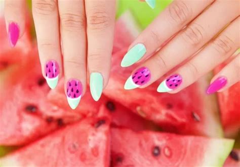 Энэ зун трэнд болж буй ягаан хумсны будалт