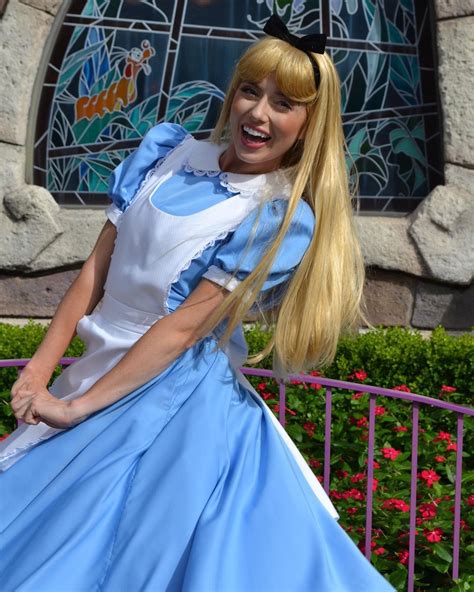 Pin By Ath On Alice Alice Cosplay Disney Face Characters Disney Alice