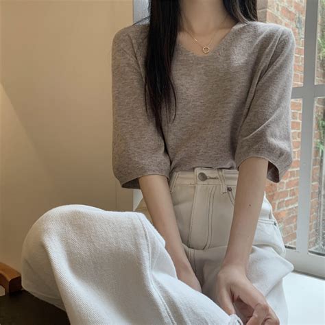 데이달링 인기상품 기본 브이넥 반팔니트 여리여리 여성스러운 파스텔톤 5부반팔 팔뚝커버 세미루즈핏 베이직 캐주얼룩 데일리룩 페미닌 휘뚜루마뚜루 여름니트 반소매니트 브이넥