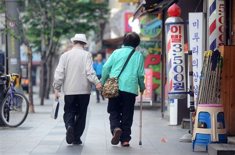 고령자 900만 명 넘었다 초고령사회로 과속 진입 브라보마이라이프