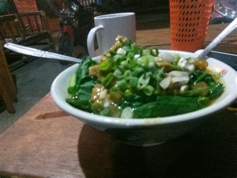 Hanya Sebuah Omong Kosong Mie Ayam Tabok