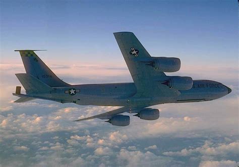 Kc 135 Stratotanker Rests Its Old Bones After Feeding F 22 Raptors Over