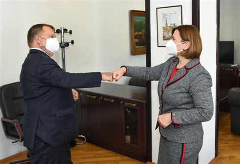 Средба на министерката Шахпаска со холандскиот амбасадор Јан Коп Холандија е наш голем