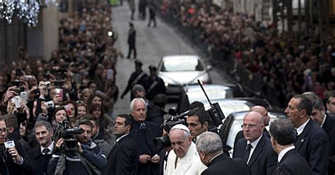 로마 스페인 광장에 도착한 교황 프란치스코