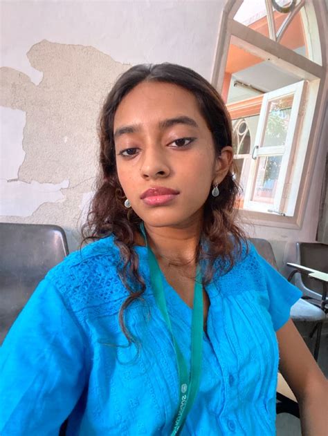 class selfie aesthetic girl jorja smith girl