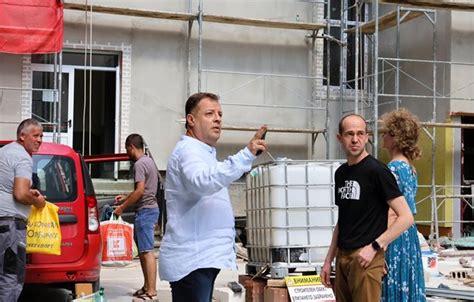 Кметът на Търново Даниел Панов провери хода на ремонта в основно училище „Бачо Киро