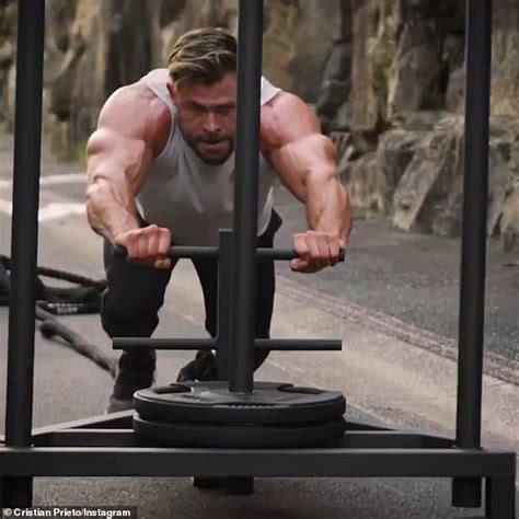 Thor Star Chris Hemsworth Shows Off His Bulging Biceps In A New Ad For His Fitness App ReadSector