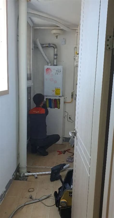 전화상담부터 시공까지 친절하게 잘 응대해주시고 궁금한 점에 대해 자세히 설명해주시네요 가격도 상대적으로 합리적인 것 같고 약속시간 작업시간 칼 같이 잘 지켜주셔서