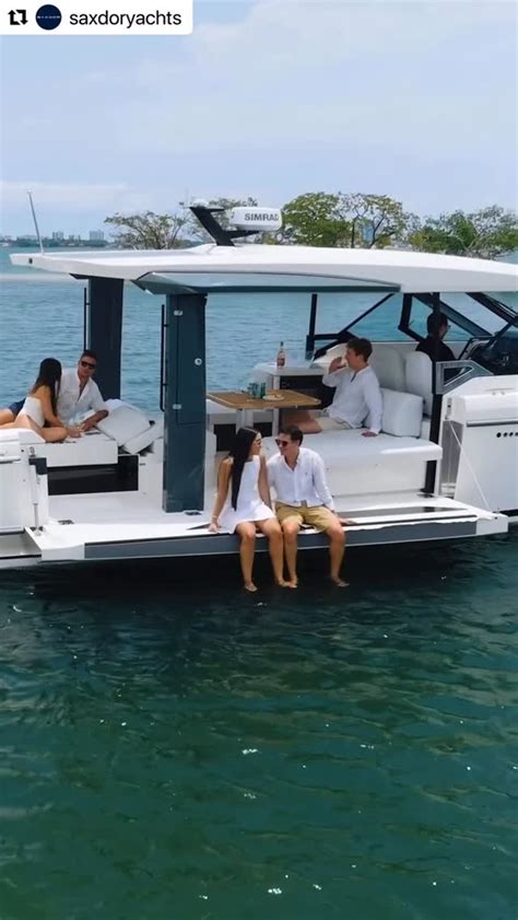 해양레저선도기업 현대요트 요트의 조향과 추진은 눈에 잘 보이지 않는 선체 아래에서 이루어집니다 각 구조는 방향을 잡고 균형을 유지하며 앞으로 나아가게 하는 데