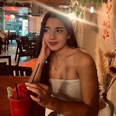 Quiiroz Stefy Threads Say More