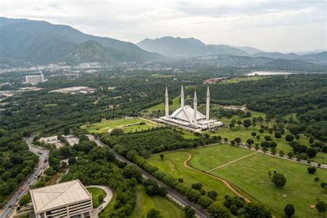 Aerial View Of Islamabad With Faisal Mosque Stock Illustration