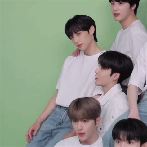 츄 On Twitter 아 왜케 요염하게 기대냐구 쫌