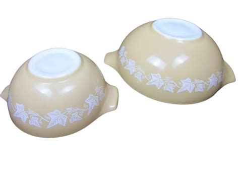 1961 63 Pyrex Glass Leaf Ivy Sandalwood Tan 4 Quart 444 And 1 12 Quart 442 Mixing Bowls