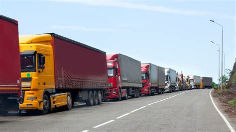 Спряха движението за товарни автомобили на граничния пункт Калотина Политика България