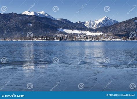 Invierno En El Lago Tegernsee En Baviera Alemania Imagen De Archivo