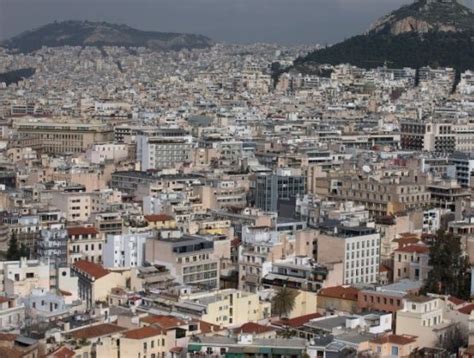 Гърция се зарина с боклуци служителите по чистотата стачкуват