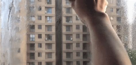 過年大掃除玻璃難擦？家政阿姨教你一招，1年不擦玻璃都能幹淨到透明 ＊ 阿波羅新聞網