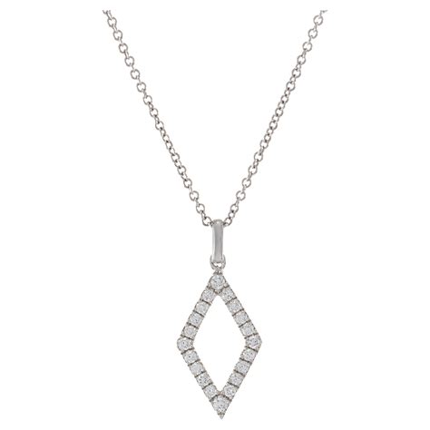 18kt White Gold Graduated Circle Diamond Pendant For Sale At 1stdibs
