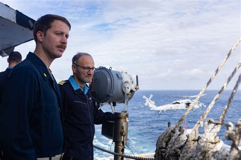 Dvids Images Fgs Hamburg F 220 Commanding Officer Visits Uss