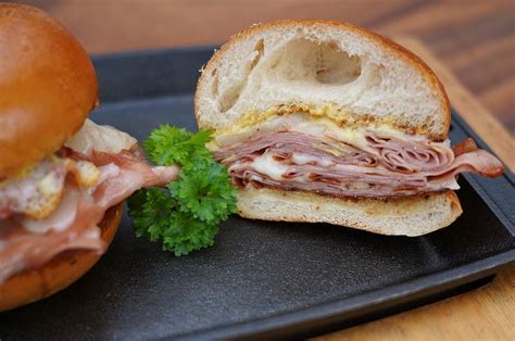 Anthony Bourdains Mortadella Sandwich Rezept