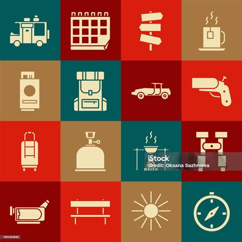 나침반 쌍안경 플레어 건 권총 도로 교통 표지판 하이킹 배낭 티켓이 있는 여권 Rv 캠핑 트레일러 및 자동차 아이콘을 설정합니다 벡터 0명에 대한 스톡 벡터 아트 및 기타