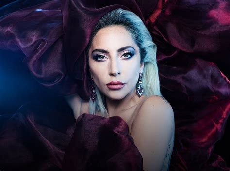 Seductive Look Scrolller