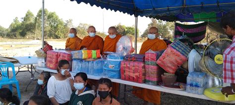 คณะสงฆ์ตำบลวารินนำโดยพระครูมงคลวโรภาสเจ้าคณะตำบลวาริน เจ้าอาวาสวัดในเขตปกครองออกเยี่ยมให้กำลังใจ