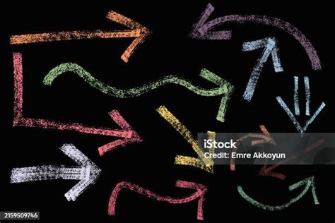 다채로운 손으로 그린 분필 화살표 벡터 일러스트 레이 션의 세트 0명에 대한 스톡 벡터 아트 및 기타 이미지 0명 가리키기 거친 Istock