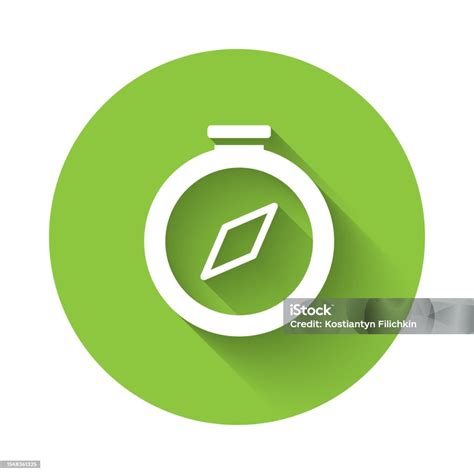 긴 그림자 배경으로 격리된 화이트 나침반 아이콘입니다 윈드로즈 네비게이션 기호입니다 바람 장미 기호 녹색 원 버튼입니다 벡터 0명에 대한 스톡 벡터 아트 및 기타 이미지