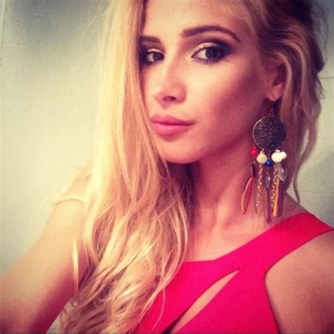 Анелия замяза на Черната Златка