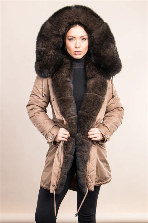 Купить парку с мехом из Парка с мехом песца премиальная меховая одежда по доступной цене в