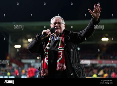 Welsh Folk Singer Dafydd Iwan Acknowledges The Crowd Before An