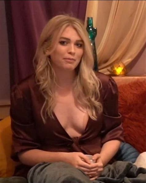 Qt 😩 Found A Group That Has Some Pics Of Her On Telegram Anyone Want It