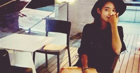 남보라 핫팬츠 입고 늘씬한 각선미 과시 바지 입은거야 안 입은거야