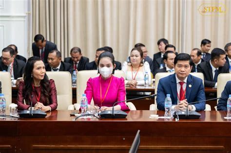 អ្នកឧកញ៉ា ឧកញ៉ា ម្ចាស់សាលាល្បីៗ អញ្ជើញចូលជួបសំណេះសំណាលជាមួយសម្តេចធិបតី ហ៊ុន ម៉ាណែត