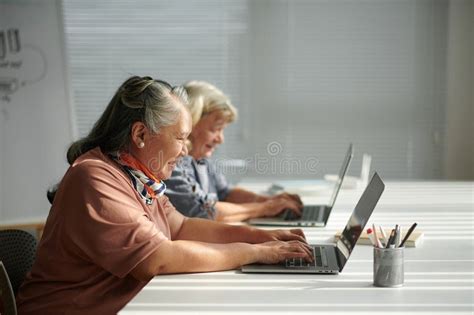 Computer Class For Beginners Stock Image Image Of Senior Knowledgeforall 292434879