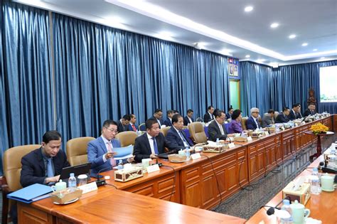 ឯកឧត្តមអគ្គបណ្ឌិតសភាចារ្យ អូន ព័ន្ធមុនីរ័ត្ន ឧបនាយករដ្ឋមន្ត្រី រដ្ឋមន្រ្តីក្រសួងសេដ្ឋកិច្ច