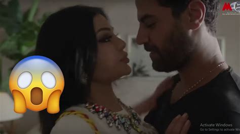 شوفوا ازاى عرفت تجيب رجله فى حضنها 😳 Youtube