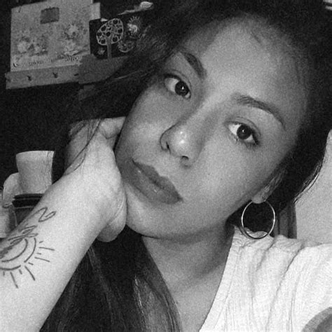 Madelein Madelein Bareiro • Threads Say More