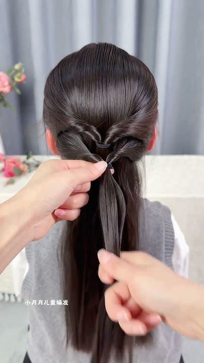 可亲子同款的清爽麻花额，简单又收碎发！搭配韩式蝴蝶结发夹拍照📷超上镜！儿童编发麻花辫 手残党也能学会的发型 小辫小辫扎起来 头饰发饰 Dou 好生意 Youtube