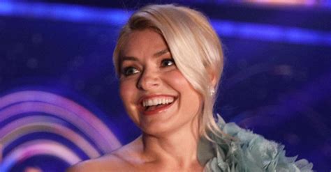 Dancing On Ice Holly Willoughby Wows In Beautiful Dress